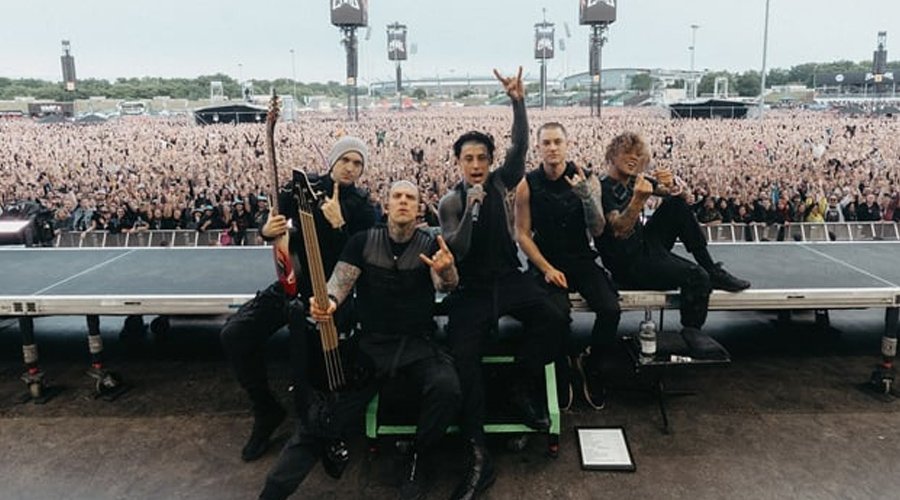 BAD WOLVES Vocalist DL Laskiewicz Now Performing With FALLING IN ...