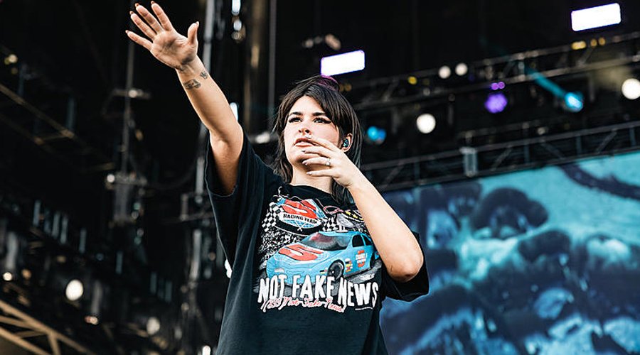Spiritbox's Courtney LaPlante & Mike Stringer Join SLANDER On "Under My ...