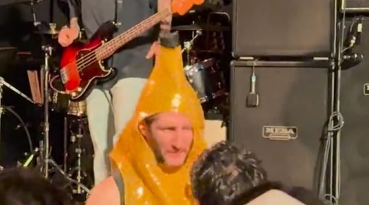 End It Sparks Controversy After Fan's Banana Costume Is Torn Apart At ...